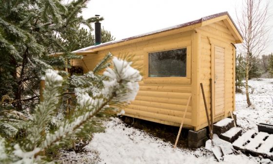 How to Heat a Shed Without Electricity: 10 Practical Ideas and Solutions
