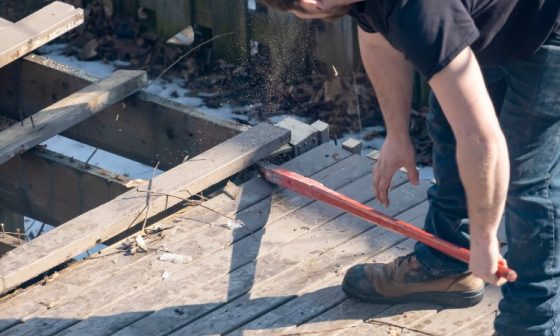 Best Deck Board Removal Tool [Buying Guide and Reviews]